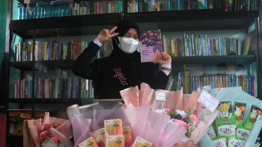 Hobi Menulis di Tengah Banyak Kesibukan, Rizki Ayu Amaliah Pakai Cara ...